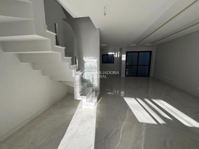 Sobrado de Alto Padrão com 3 Suítes e Terraço Exclusivo no Água Verde
