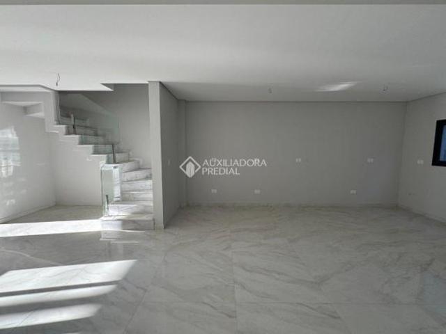 Sobrado de Alto Padrão com 3 Suítes e Terraço Exclusivo no Água Verde