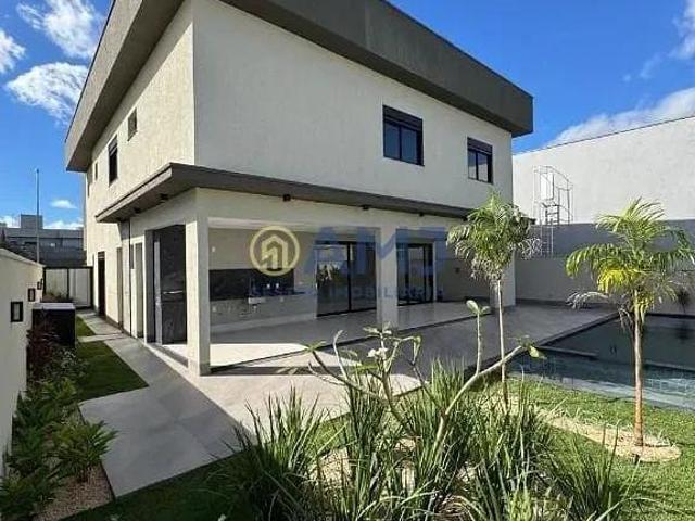 SOBRADO DE ALTO PADRÃO COM ELEVADOR PRIVATIVO, 4 SUÍTES E PISCINA AQUECIDA PORTAL DO SOL GARDEN
