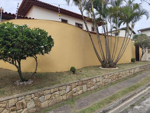 Sobrado de alto padrão com piscina e espaço gourmet à venda na Vila Oliveira