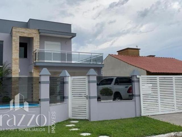 SOBRADO DE ALTO PADRÃO COM PISCINA EM TRAMANDAÍ