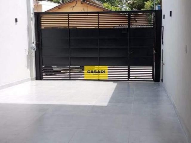 Sobrado de Alto Padrão com Piscina, 3 Suítes e 4 Vagas no Jardim Maria Adelaide