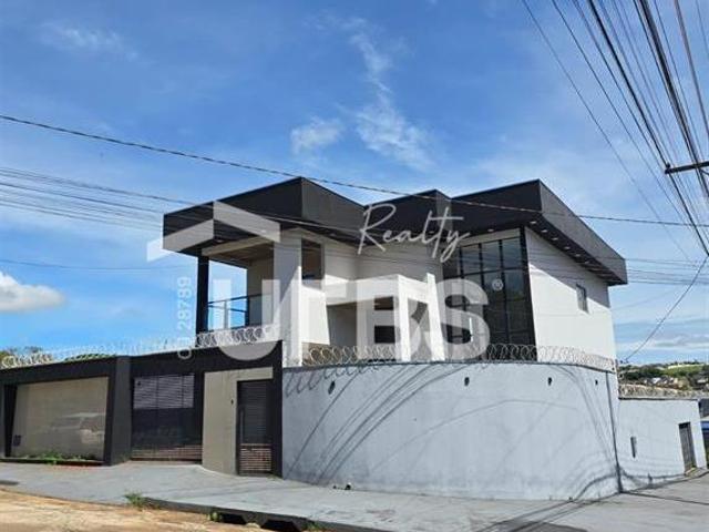 Sobrado de Alto Padrão de Esquina | 4 Suítes | Área Gourmet | Localizado no Anápolis City