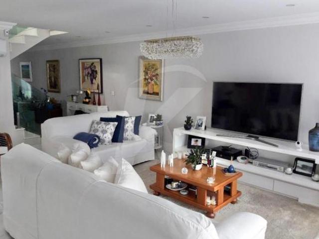 Sobrado de alto padrão de 229 mts², 3 Suítes, 4 Vagas, em Santana