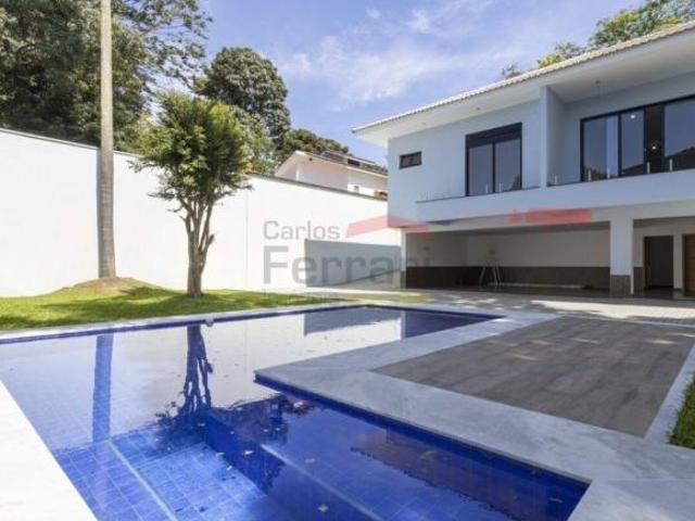 Sobrado de alto padrão em bairro nobre