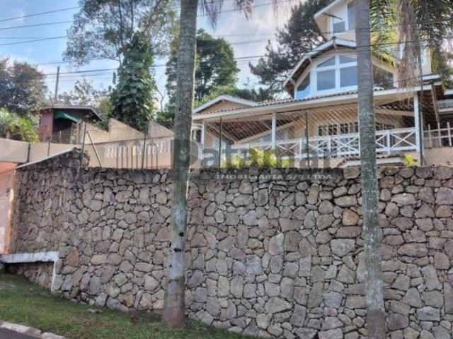 Sobrado de Alto Padrão em Condomínio Fechado na Granja Viana