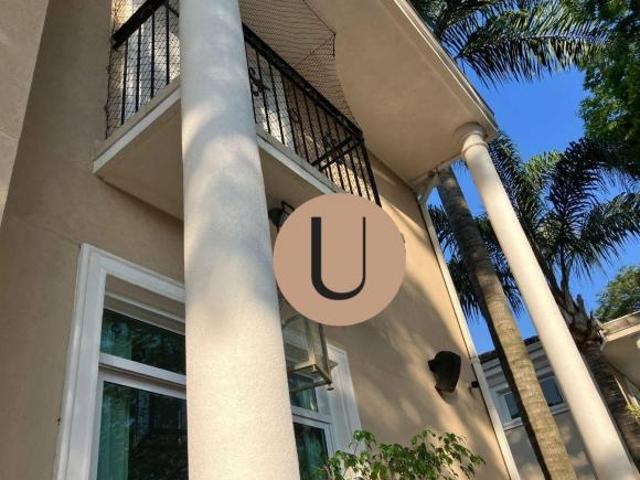 Sobrado de Alto Padrão em Condomínio Fechado no Brooklin – 383m², 4 Suítes, 3 vagas e Piscina