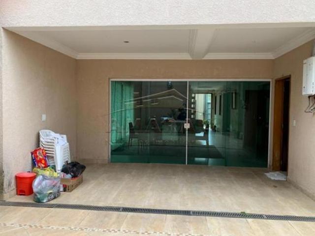 Sobrado de Alto Padrão em Suzano 2 Suítes com Closet, 5 Banheiros, Área Gourmet e 3 Vagas Cobertas