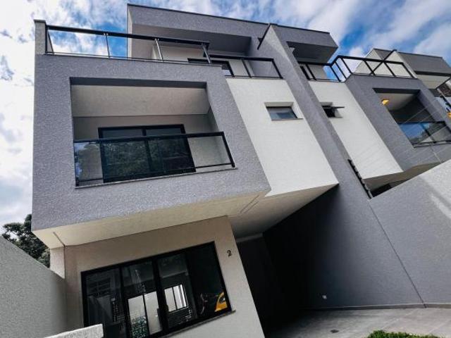 Sobrado de Alto Padrão em Santa Felicidade | 3 Suítes + Ático com Terraço Gourmet