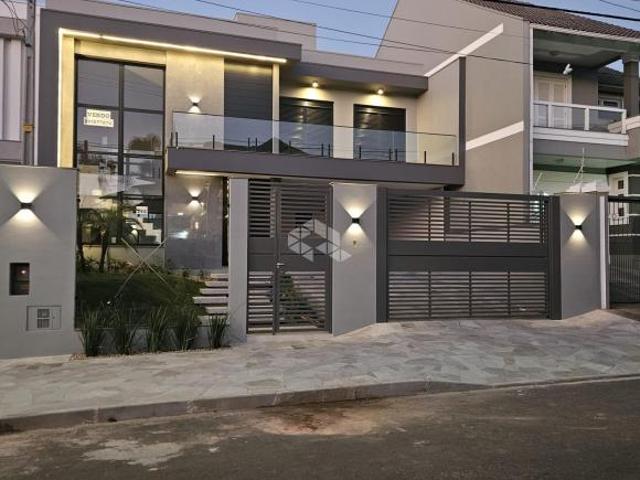 Sobrado de Alto Padrão 3 dormitórios sendo 1 suíte, 4 vagas de garagem, 2935 ², Moinhos de Vento, em