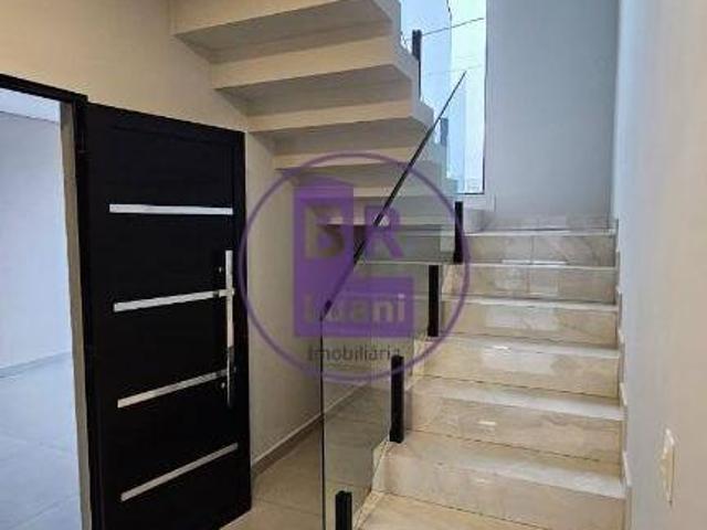 Sobrado de Alto Padrao a Venda em Condominio Fechado