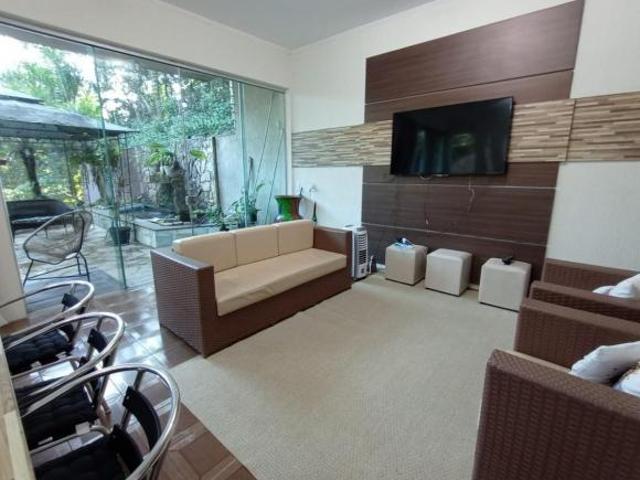 Sobrado de com 4 Suítes, Lazer Completo e Vista para a Serra no Tremembé