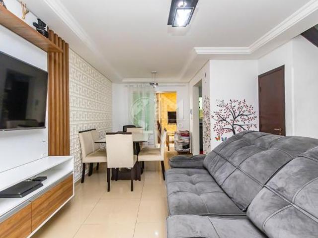 Sobrado de condomínio 165m² Xaxim — 4 Dorm. 2 Suítes, Ático c/ Lareira,Churrasqueira teto Retrátil
