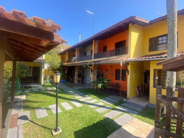 Sobrado de Condomínio com piscina Prainha