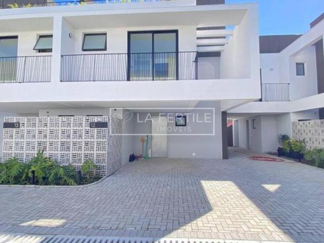 Sobrado de Condomínio com 3 Quartos, 3 Suítes, 190M², à Venda por R$ 2.143.600,00 Guabirotuba, Cur