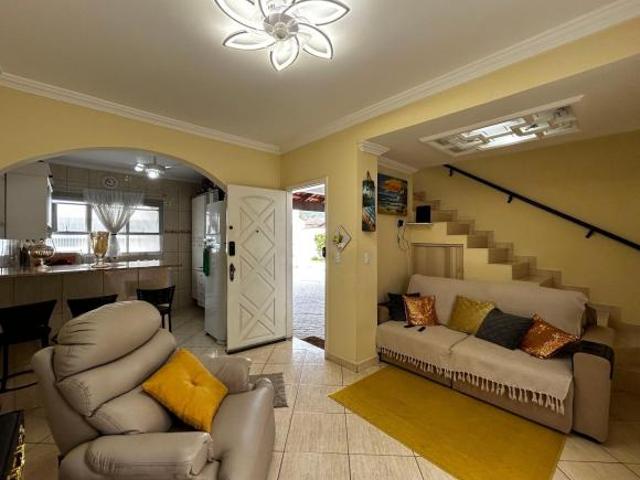 Sobrado de condomínio a venda com 02 dormitórios, 60 m2 e lazer, próximo à praia dadas Asturias, Gua