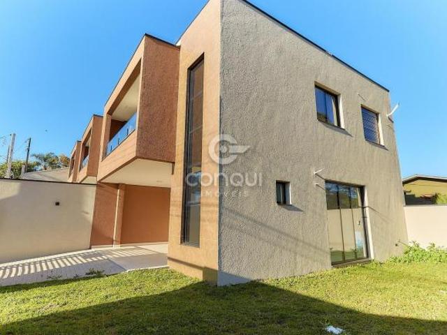 Sobrado de Esquina 150m² no Boneca do Iguaçu | 3 Q