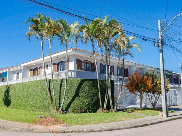 Sobrado de esquina 212m², 4 quartos, suíte, 6 vagas Bairro Xaxim