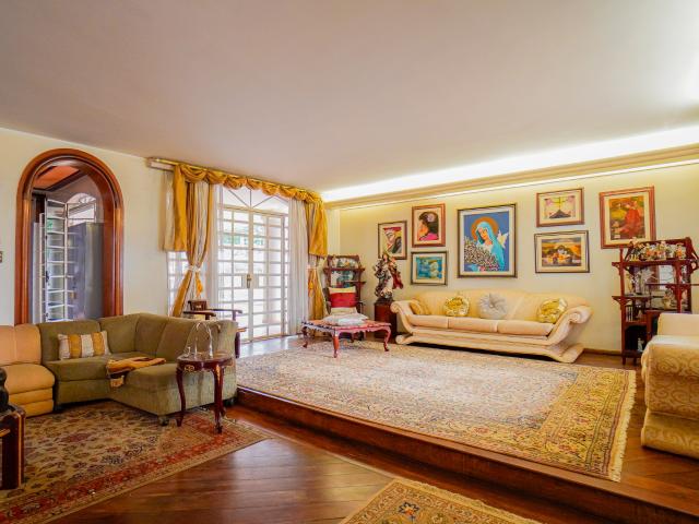 Sobrado de Esquina 949m² | 04 quartos | Piscina | Setor Oeste