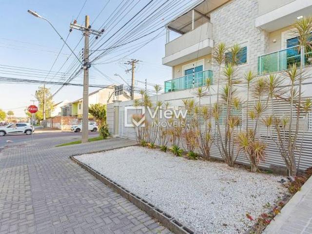 Sobrado de esquina com muito quintal e grande terr