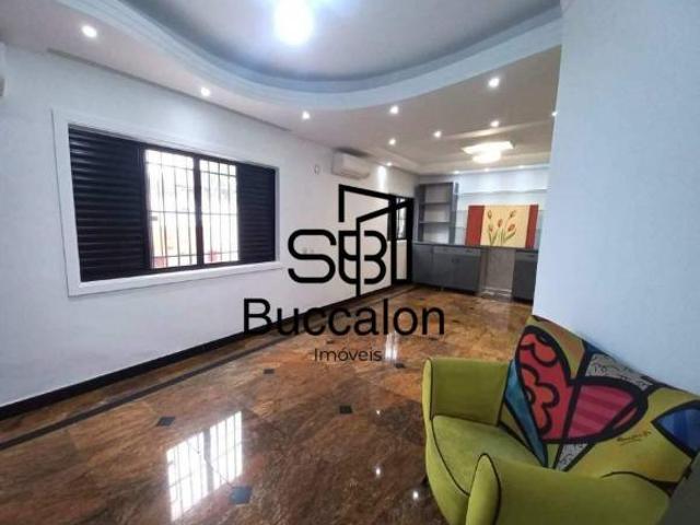 Sobrado de Esquina com Lazer Privativo — Macuco, Santos/SP | 139 m² • 3 Dormitórios • Quintal com Ch
