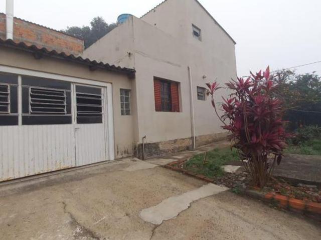 SOBRADO DE ESQUINA DE 03 DORMITÓRIOS, CHURRASQUEIRA, GARAGEM E PÁTIO