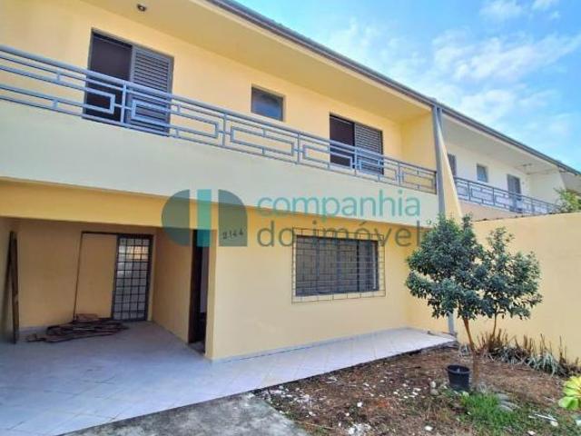 Sobrado frente para a rua, bairro Fanny, 123m²