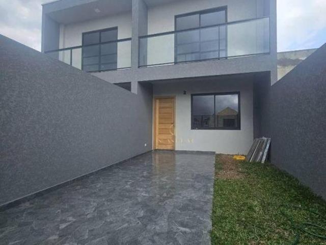 Sobrado de Frente para a Rua com Face Solar Norte no Umbará – 109m², 3 Dormitórios Suíte com Closet