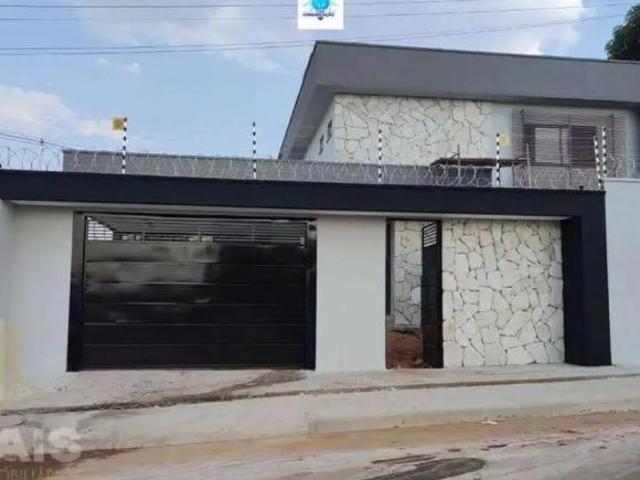 Sobrado de Luxo 4 Suítes Ao Lado do Jardins Madrid, Goiânia
