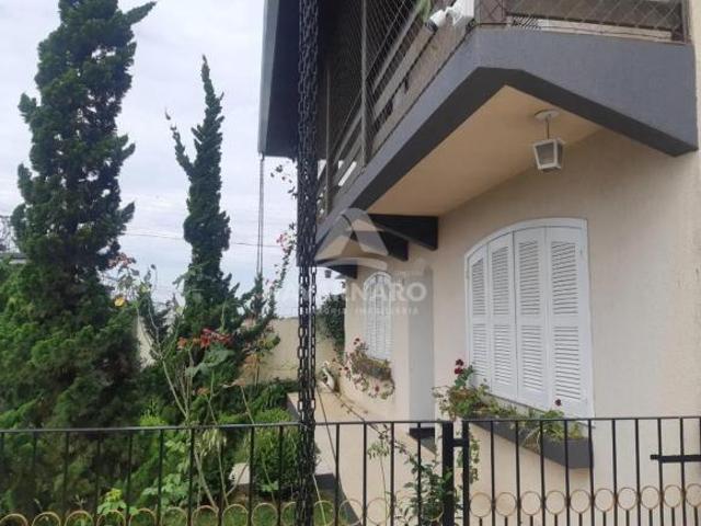 Sobrado de Luxo com Piscina e Jardim