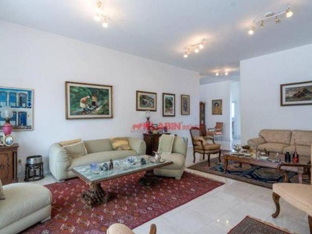 Sobrado de Luxo com 4 Suítes e Espaço Gourmet – Jardim Leonor