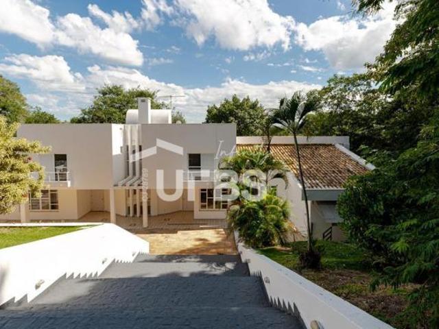 Sobrado de Luxo à Venda – Condomínio Aldeia do Vale
