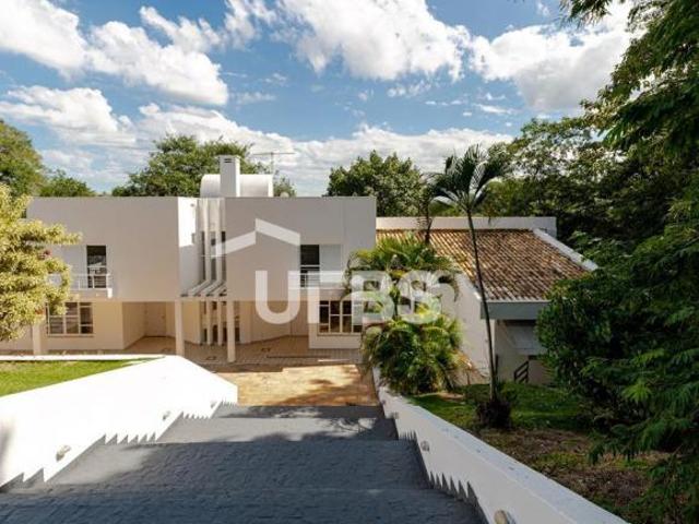 Sobrado de Luxo à Venda – Condomínio Aldeia do Vale