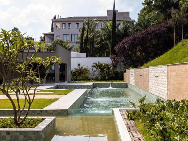 Sobrado de luxo à venda no Residencial Tamboré em Barueri SP