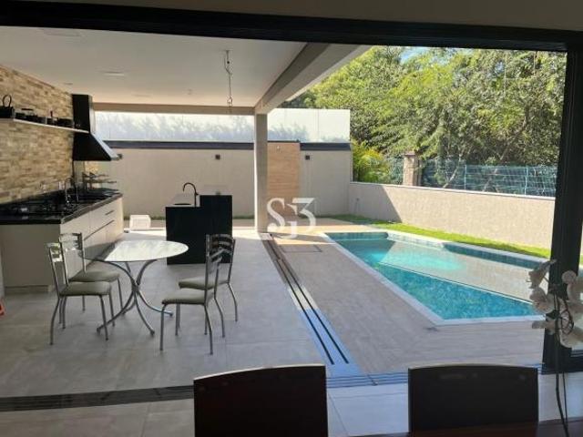 Sobrado de Luxo à Venda no Swiss Park Campinas/SP: 3 Suítes, Espaço Gourmet, Piscina e Vista Privi