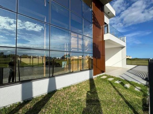 SOBRADO DE LUXO A APENAS 150 METROS DO MAR EM ARROIO DO SAL!