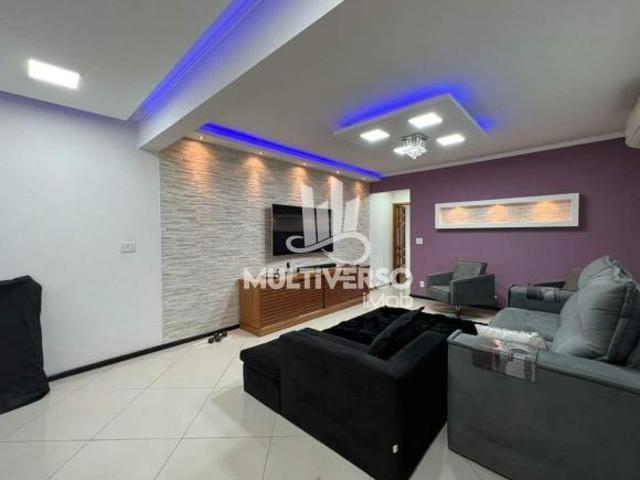 Sobrado de Luxo, Boqueirão, 03 Dormitórios sendo 03 Suítes, 4 vagas, 300m²,Piscina e Churrasqueira