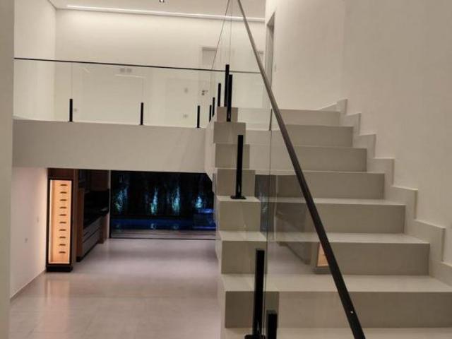 Sobrado de luxo em condomínio à venda, 227 m² de área útil por R$ 2.100.000