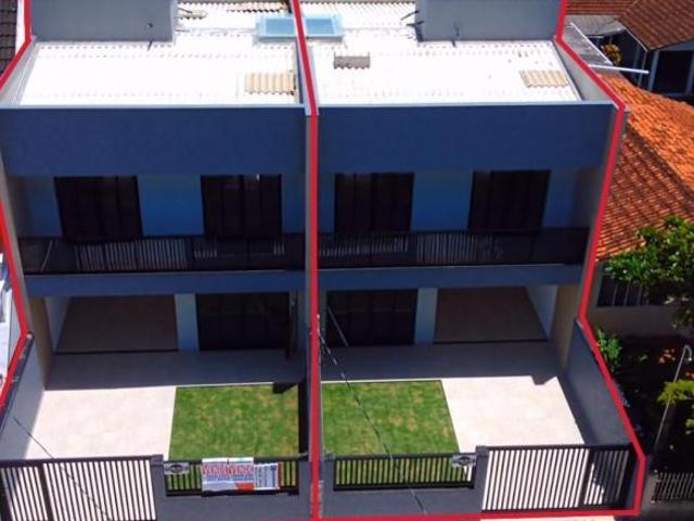 Sobrado de Luxo em Guaratuba PR: Casa à Venda com 3 quartos, 3 suítes, Piscina e proximo ao Morro d