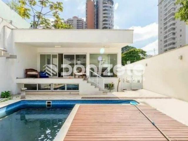 Sobrado de Luxo no Jardim, Santo André – 3 suítes, 5 vagas, piscina