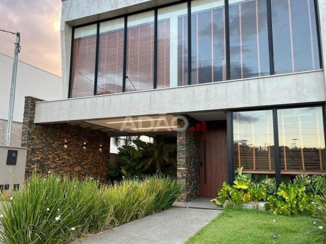 Sobrado de Luxo nos Jardins Capri: 4 Suítes, Piscina Aquecida e Acabamentos Premium Casa em Condomín