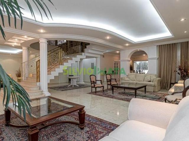 Sobrado de luxo na Zona 05 R$ 6.500.000,00 Maringá PR