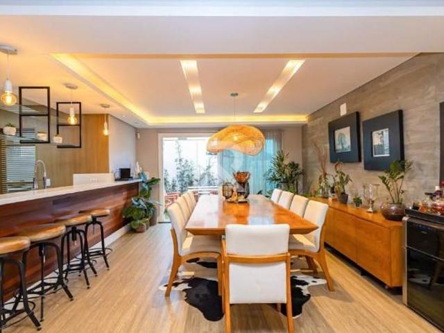 Sobrado de Rua Moderno com Quintal Terraço, Jacuzzi e 3 suítes à venda, 247 m² Santo Inácio Curi