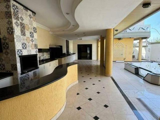 Sobrado de Três Andares à Venda na Vila Godoy em Santa Bárbara d&apos Oeste com 4 suítes e 2 vagas de ga