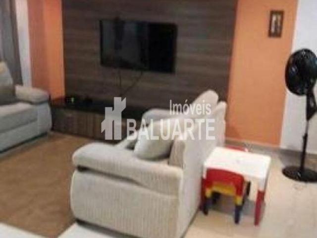 Sobrado de três dormitórios no Campo Grande à venda