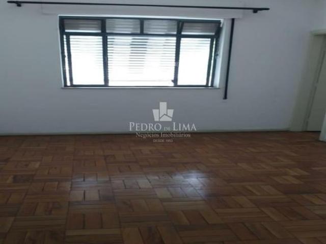 Sobrado de uso misto, centro Penha. São 300 m² construídos. Perto de futura estação de Metrô