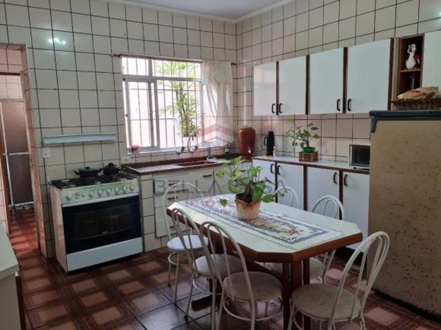 Sobrado de vila com portão automático na Vila Bertioga
