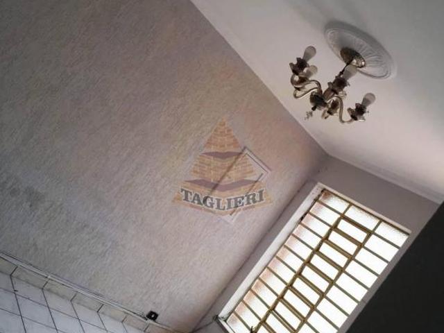 Sobrado de vila com Portão fechado. Tatuapé