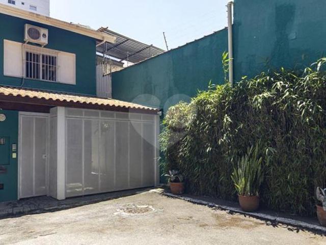 Sobrado de Vila em Pinheiros em ótimo estado