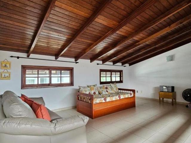 SOBRADO DE VILLAGIO NO BAIRRO MAITINGA